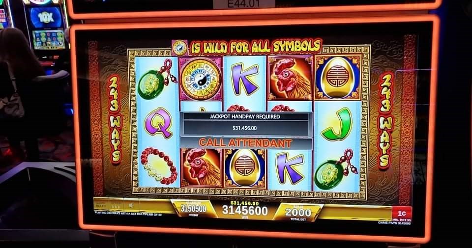 Golden Rooster Slot Machine by IGT